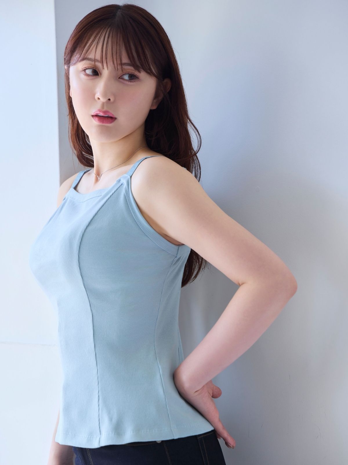 コットンリブキャミソール：ライトブルー│胸が大きな女性のためのファッションブランド | overE(オーバーイー) ｜overE/オーバーイー |胸が大きな女性のためのアパレルブランド